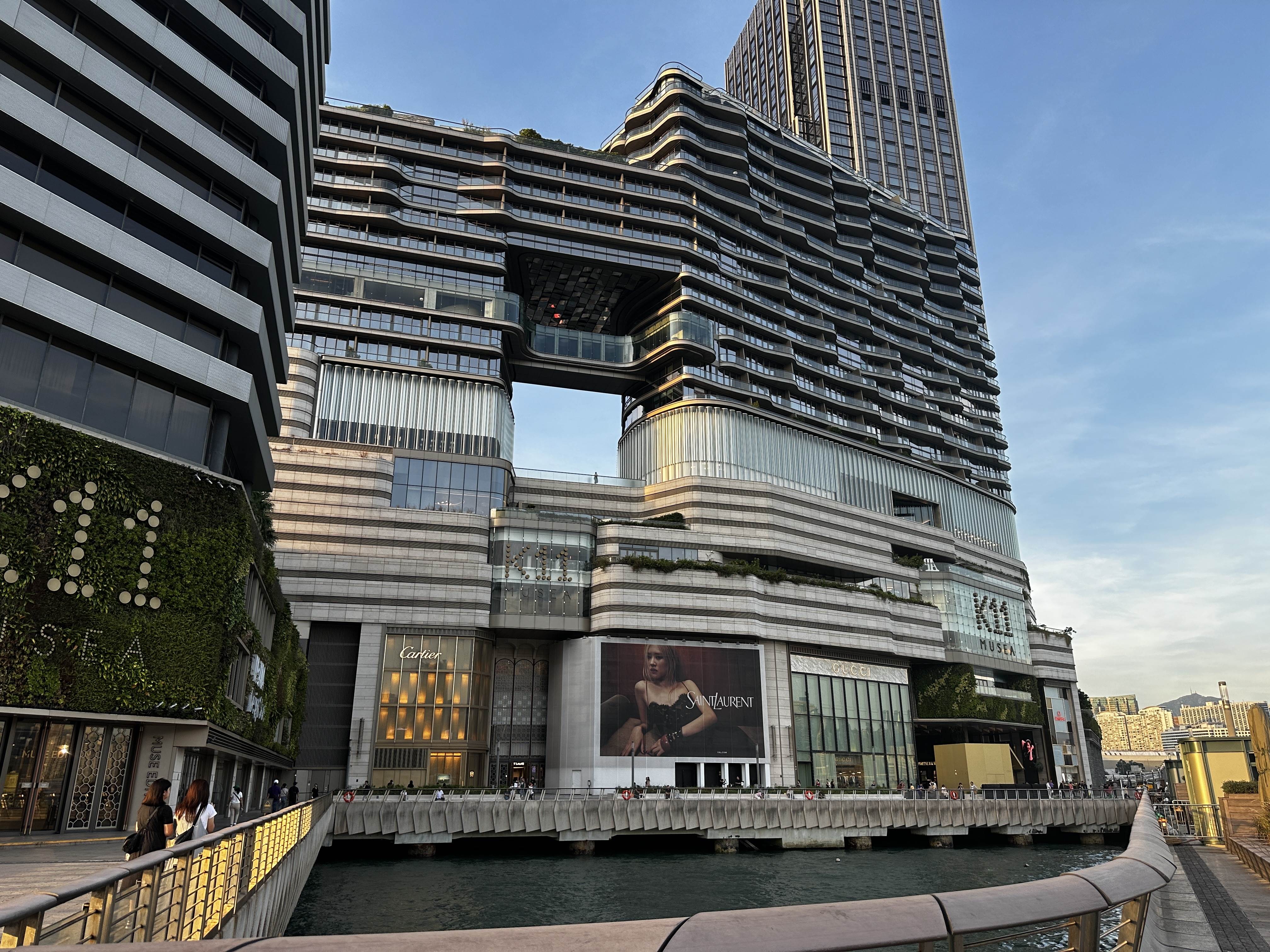 香港｜12個人氣景點推薦：最新K11文化商場、全景透明纜車、必搭天星小輪！-輕旅行