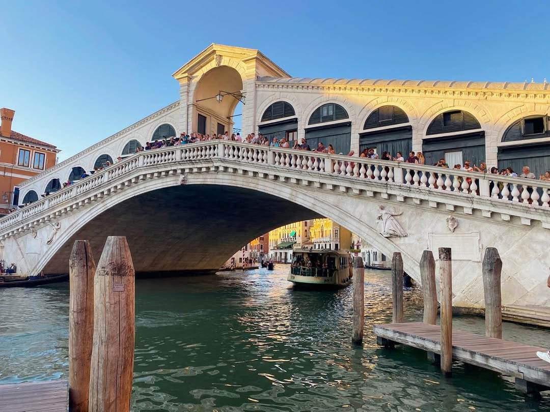 10個義大利威尼斯景點推薦！歐洲最美客廳、沉船書店、彩色小鎮-輕旅行