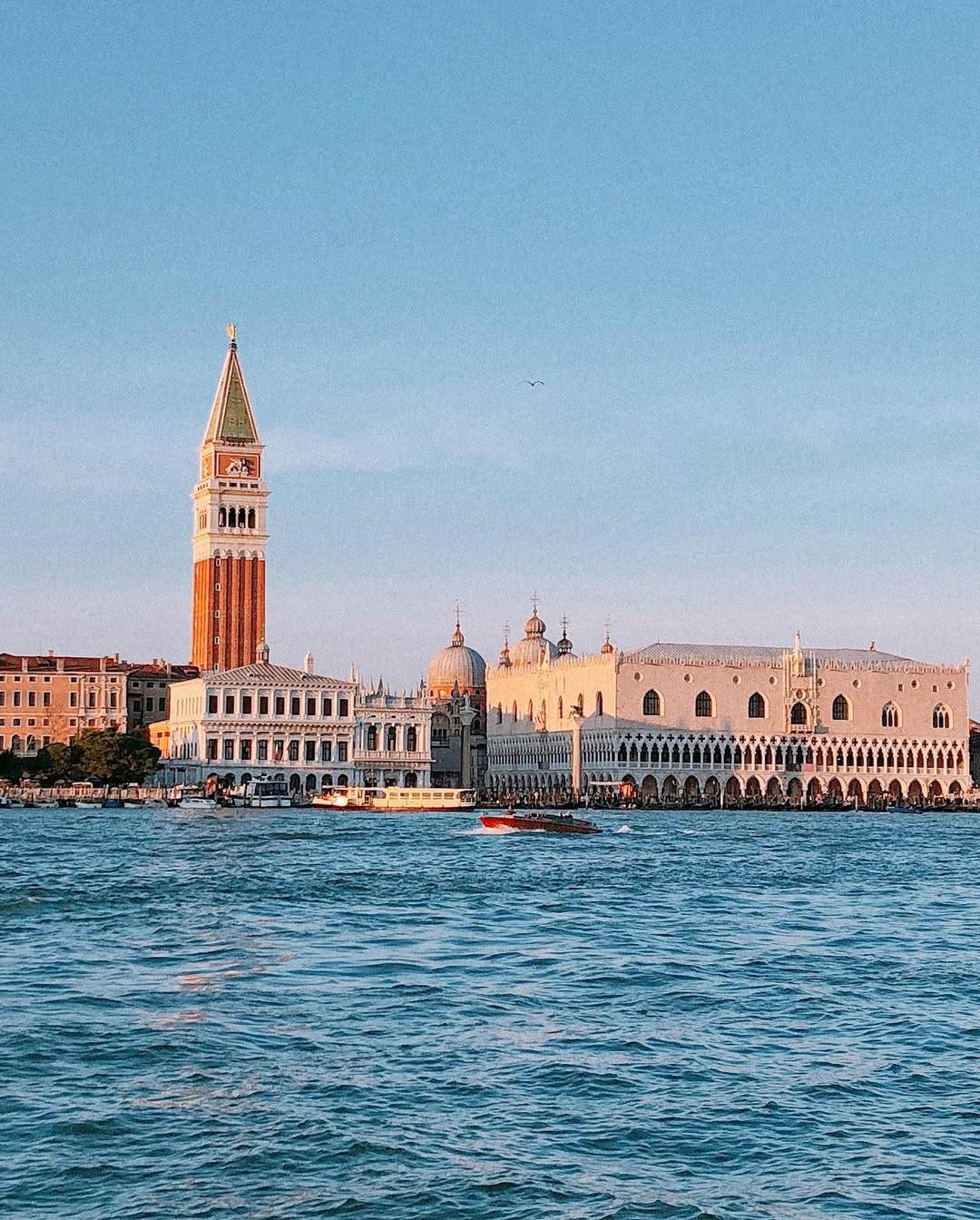 10個義大利威尼斯景點推薦！歐洲最美客廳、沉船書店、彩色小鎮-輕旅行