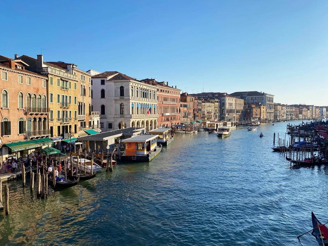 10個義大利威尼斯景點推薦！歐洲最美客廳、沉船書店、彩色小鎮-輕旅行