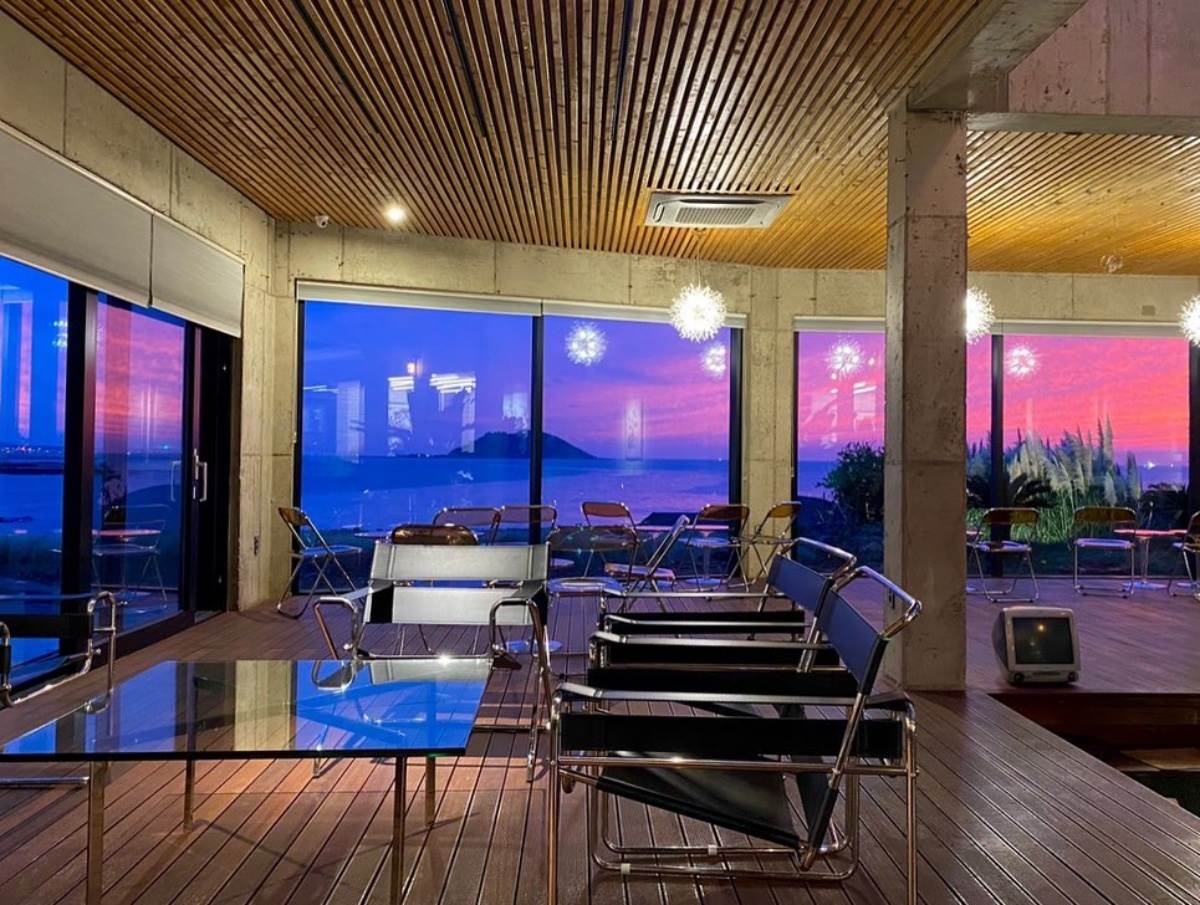 15間濟州島海景咖啡廳推薦！Hugely Jeju、orrrn 、Cafe Comma，絕美海景全收藏-輕旅行